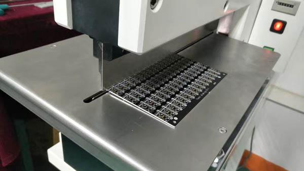 Enhanced Output Pneumatic Guillotine PCB Cutter for Efficient SMT ...